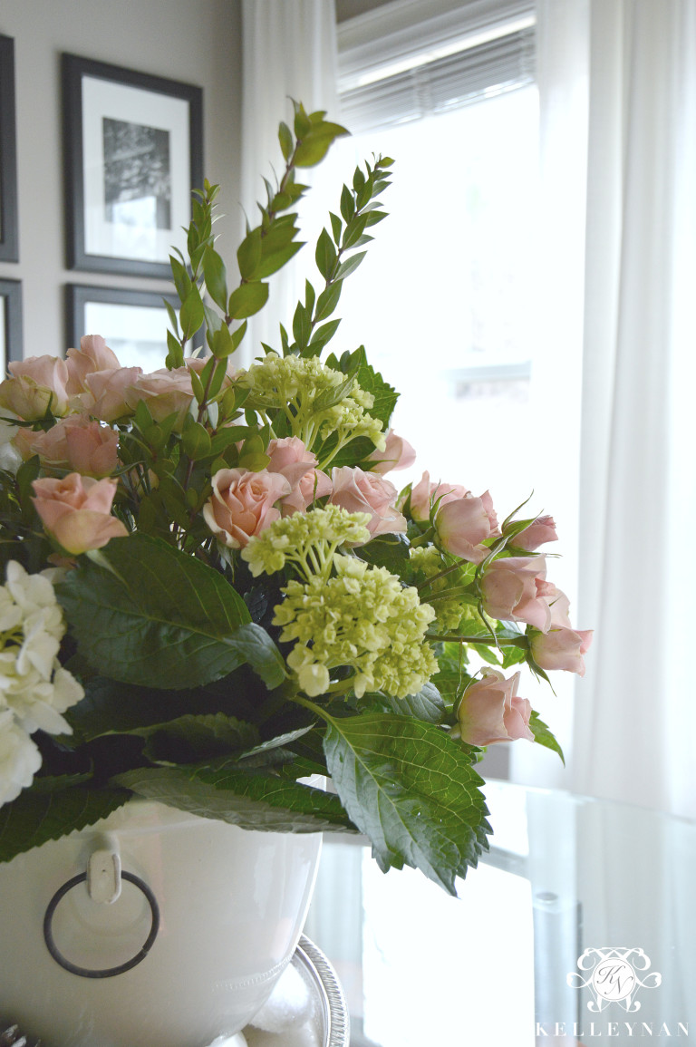 Simple Steps to Create a Grand Flower Arrangement - Kelley Nan