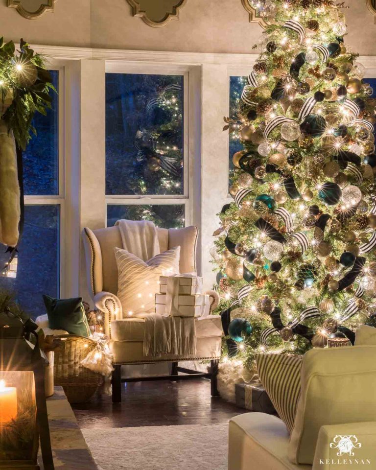 How to Take Pictures of Christmas Tree Lights with Starbursts & Bokeh