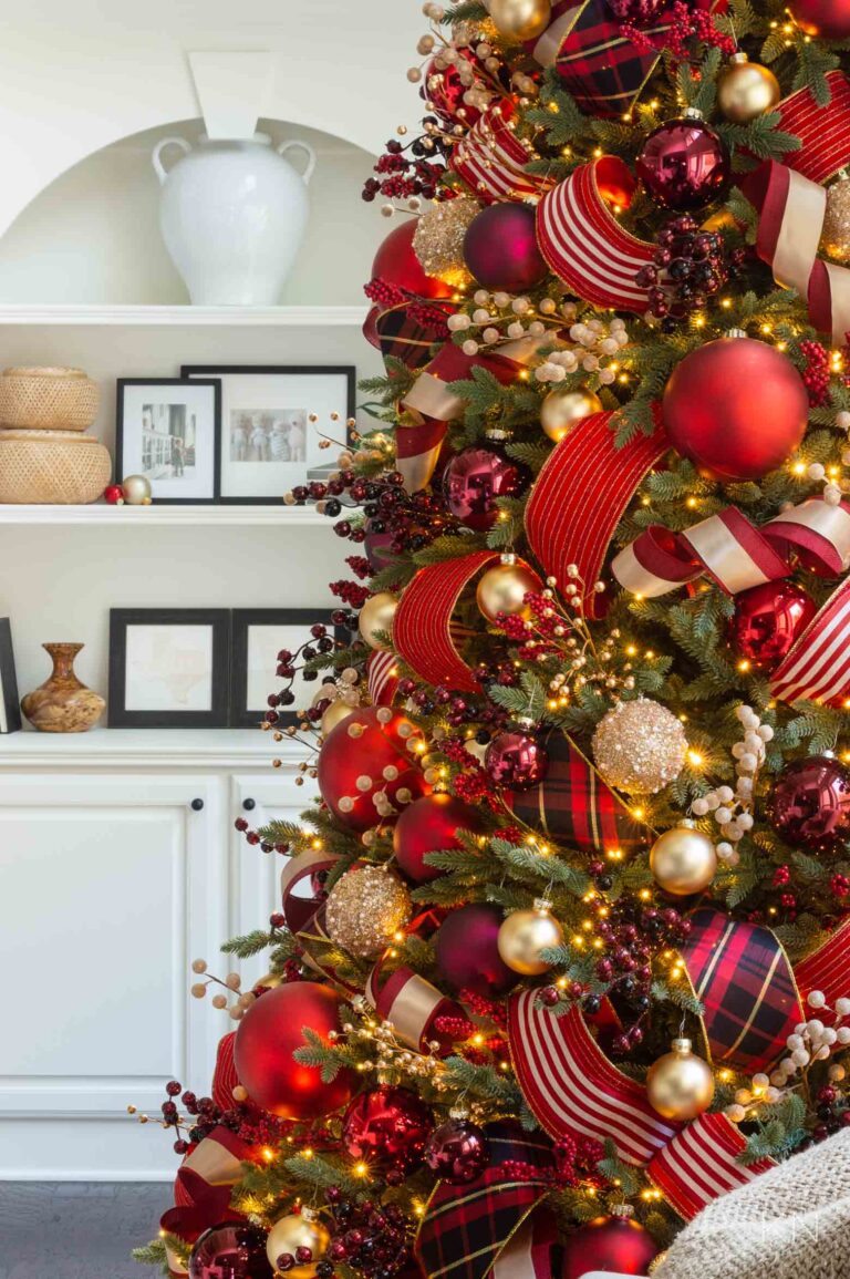 Ideas for Christmas Tree Color Schemes & Themes - Kelley Nan