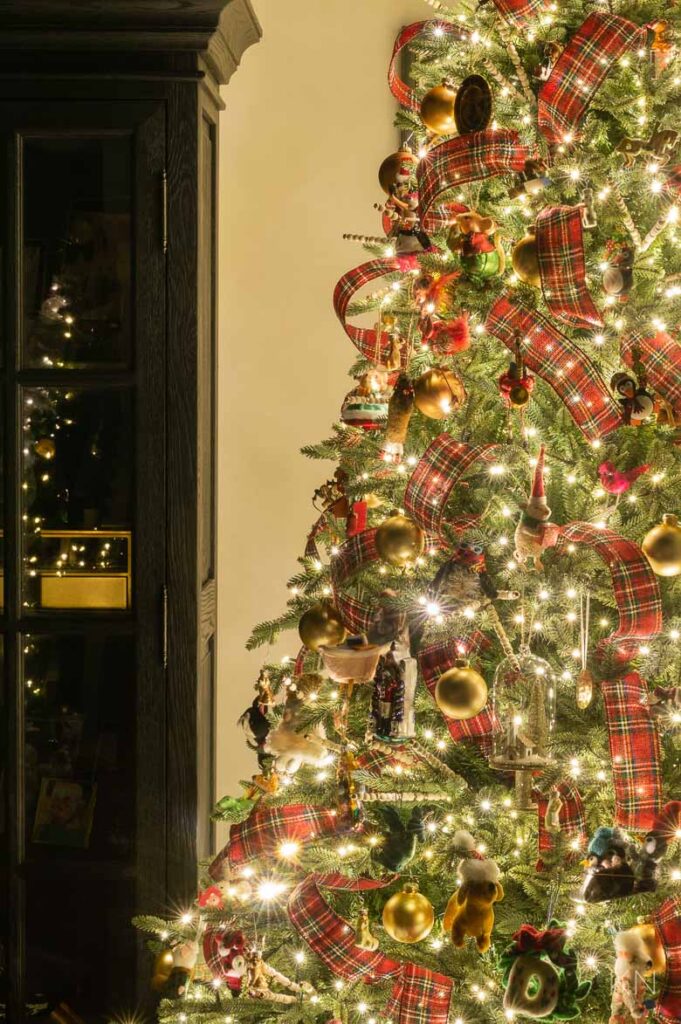 5 Tips for Decorating a Family Christmas Tree - Kelley Nan