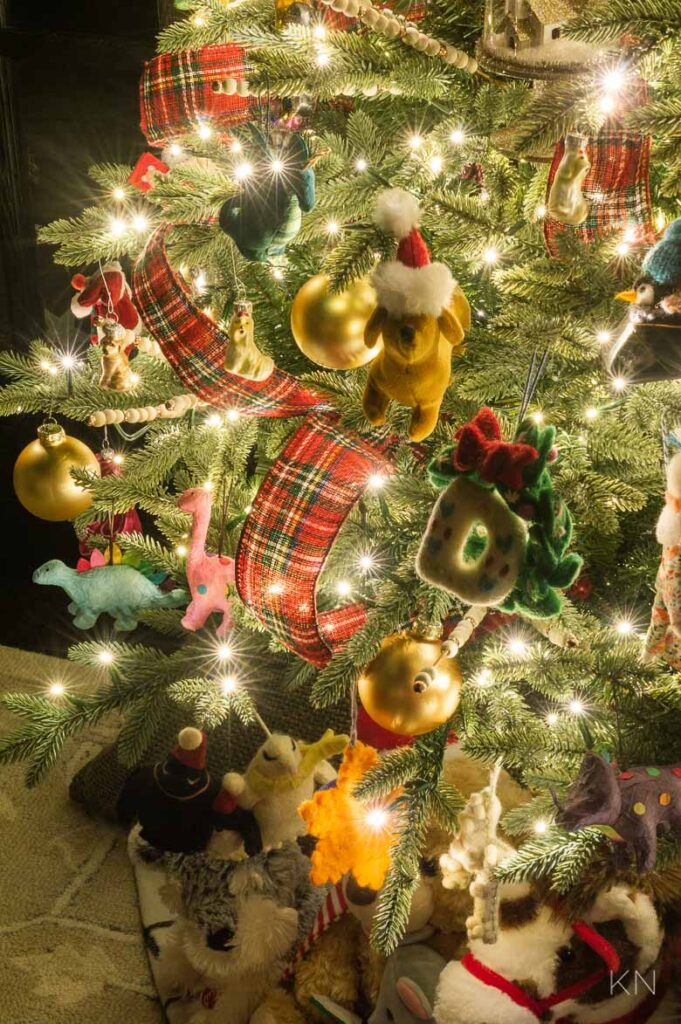 5 Tips for Decorating a Family Christmas Tree - Kelley Nan